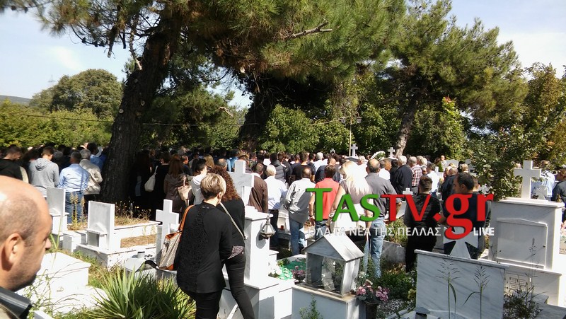 ΣΕ ΒΑΡΥ ΚΛΙΜΑ ΠΕΝΘΟΥΣ Η ΚΗΔΕΙΑ ΤΟΥ ΑΤΥΧΟΥ ΓΙΩΡΓΟΥ ΣΤΟΝ ΑΓΡΑ ΕΔΕΣΣΑΣ ...