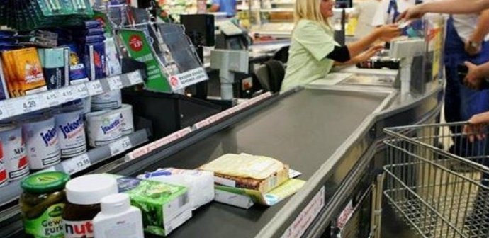 ΣΕ ΣΟΥΠΕΡ ΜΑΡΚΕΤ ΜΟΥΣΟΥΛΜΑΝΑ ΣΕ ΥΠΑΛΛΗΛΟ – «ΒΓΑΛΕ ΤΟ ΣΤΑΥΡΟ, ΜΕ ΕΝΟΧΛΕΙ ...