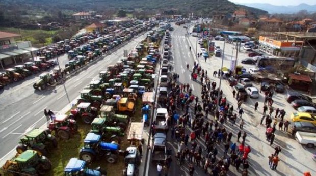 ΑΠΟ ΤΗ ΔΕΥΤΕΡΑ ΒΓΑΙΝΟΥΝ ΤΑ ΤΡΑΚΤΕΡ ΤΗΣ ΘΕΣΣΑΛΙΑΣ ΑΛΛΑ ΚΑΙ ΤΗΣ ΥΠΟΛΟΙΠΗΣ ...