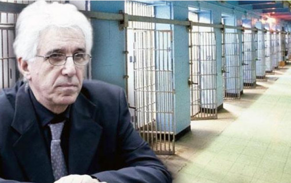 ΑΥΤΟΣ ΕΙΝΑΙ Ο "ΠΕΡΙΦΗΜΟΣ ΝΟΜΟΣ" ΠΑΡΑΣΚΕΥΟΠΟΥΛΟΥ ΠΟΥ ΑΠΟΦΥΛΑΚΙΖΕΙ ...