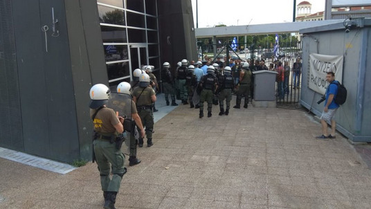 ΕΠΙΘΕΣΕΙΣ ΠΟΛΙΤΩΝ ΚΑΤΑ ΕΚΔΗΛΩΣΗΣ ΤΟΥ ΣΥΡΙΖΑ ΓΙΑ ΤΟ ΜΑΚΕΔΟΝΙΚΟ ...