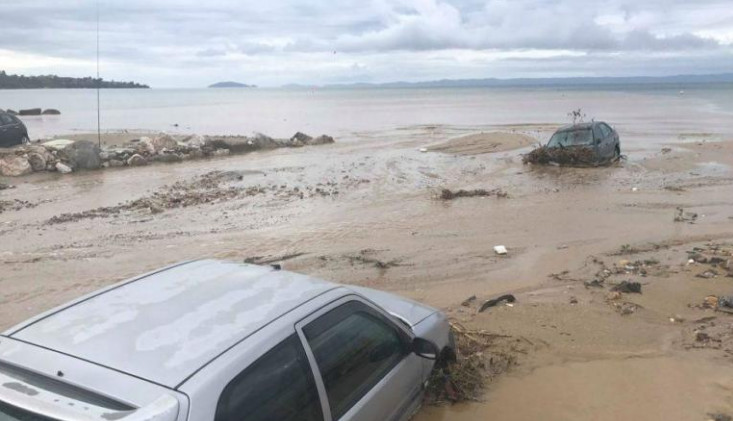 ΧΑΛΚΙΔΙΚΗ: ΤΑ ΑΥΤΟΚΙΝΗΤΑ ΣΤΗ ΘΑΛΑΣΣΑ ΚΑΙ ΤΑ ΚΟΤΕΡΑ ΣΤΗ ΣΤΕΡΙΑ – ΧΑΟΣ ...