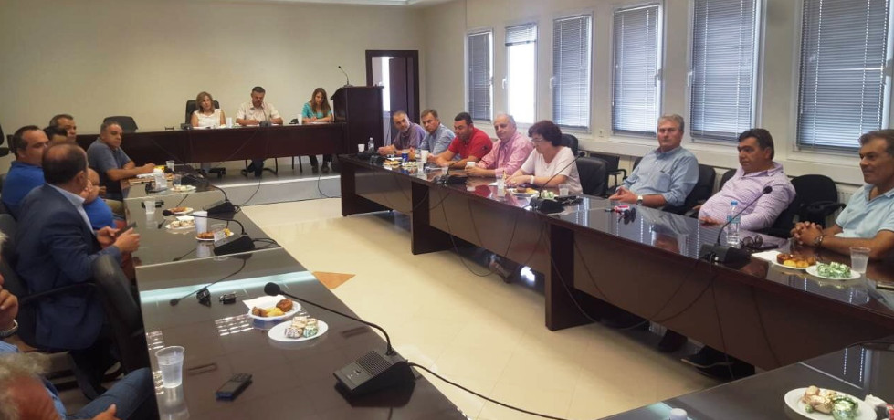 Π.Ε. ΠΕΛΛΑΣ : Ο ΑΠΟΗΧΟΣ ΣΥΣΚΕΨΗΣ ΣΤΟ ΔΙΟΙΚΗΤΗΡΙΟ ΜΕ ΕΚΠΡΟΣΩΠΟΥΣ ΑΓΡΟΤΩΝ ...