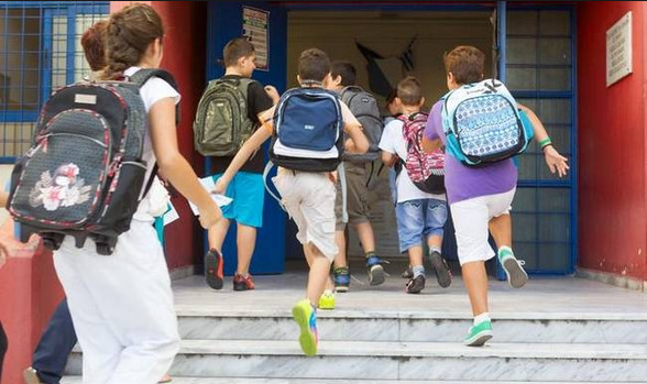 ΠΟΤΕ ΞΕΚΙΝΟΥΝ ΤΑ ΣΧΟΛΕΙΑ ΚΑΙ ΤΙ ΩΡΑ ΧΤΥΠΑΕΙ ΤΟ ΠΡΩΤΟ ΚΟΥΔΟΥΝΙ | TASTV ...