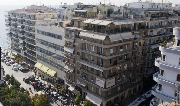 ΜΙΣΘΩΣΕ ΤΟ ΔΙΑΜΕΡΙΣΜΑ ΤΟΥ ΣΤΗΝ AIRBNB ΚΑΙ ΕΓΙΝΑΝ "ΜΑΛΛΙΑ ΚΟΥΒΑΡΙΑ" ΣΤΗΝ ...