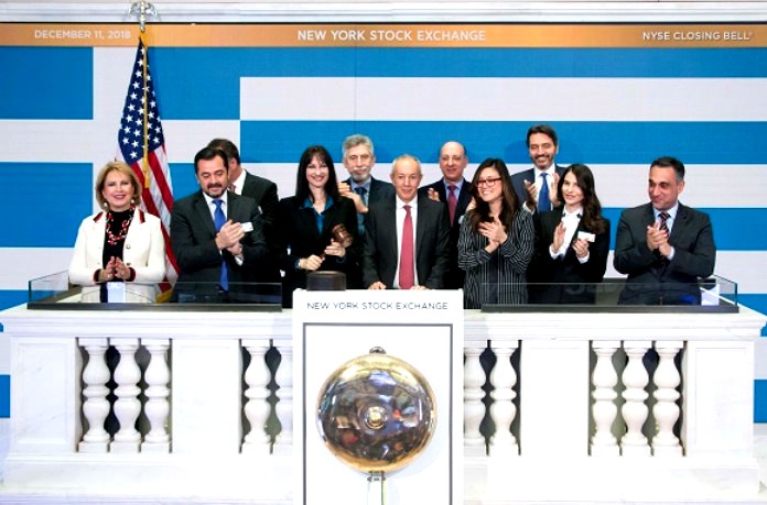 Η ΥΠΟΥΡΓΟΣ ΤΟΥΡΙΣΜΟΥ ΈΛΕΝΑ ΚΟΥΝΤΟΥΡΑ «ΧΤΥΠΗΣΕ» ΤΟ ΚΑΜΠΑΝΑΚΙ ΤΗΣ WALL ...