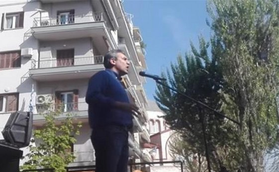 ΣΑΛΟΣ ΓΙΑ ΤΟΝ ΒΟΥΛΕΥΤΗ ΠΟΥ ΦΩΝΑΖΕΙ «ΝΑ ΚΑΕΙ ΝΑ ΚΑΕΙ Η Π*** Η ΒΟΥΛΗ ...