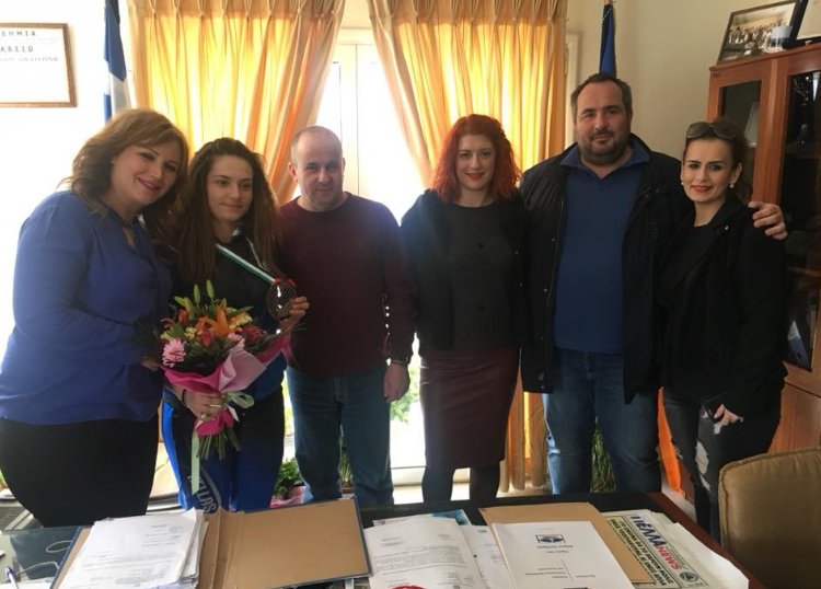 ΜΕ ΤΙΜΕΣ ΥΠΟΔΕΧΘΗΚΕ Ο ΔΗΜΟΣ ΣΚΥΔΡΑΣ ΤΗΝ ΠΡΩΤΑΘΛΗΤΡΙΑ ΚΥΡΙΑΚΗ ΚΩΤΣΙΛΗ ...