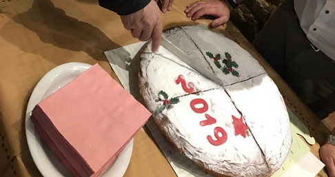 ΈΚΟΨΕ ΒΑΣΙΛΟΠΙΤΑ ΤΟ Δ.Σ. ΤΟΥ Φ.Σ.Ε. «ΜΕΓΑΣ ΑΛΕΞΑΝΔΡΟΣ» (PHOTOS) | TASTV ...