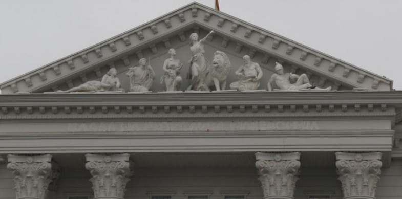 ΑΛΛΑΖΟΥΝ ΤΗΝ ΠΙΝΑΚΙΔΑ ΣΤΟ «ΜΕΓΑΡΟ ΜΑΞΙΜΟΥ» ΤΩΝ ΣΚΟΠΙΩΝ ΜΕ ΤΟ ...
