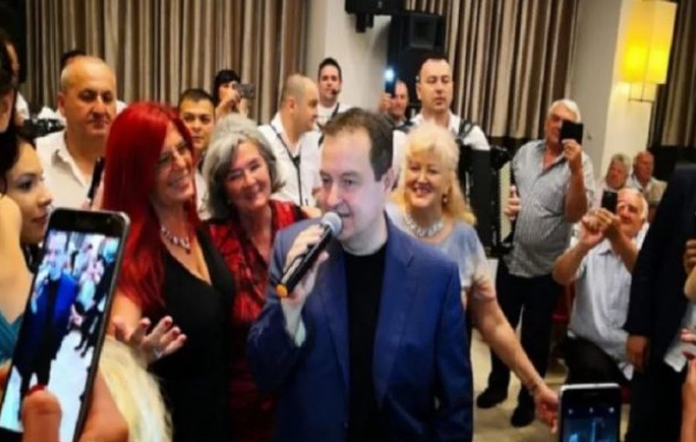 Ο ΥΠΟΥΡΓΟΣ ΕΞΩΤΕΡΙΚΩΝ ΤΗΣ ΣΕΡΒΙΑΣ ΤΡΑΓΟΥΔΗΣΕ ΕΛΛΗΝΙΚΑ ΚΑΙ ‘ΤΑΣΠΑΣΕ ...