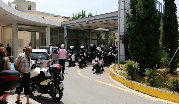 ΚΙΝΗΜΑΤΟΓΡΑΦΙΚΗ ΛΗΣΤΕΙΑ ΣΤΟ ΑΧΕΠΑ- ΟΙ ΛΗΣΤΕΣ ΝΤΥΘΗΚΑΝ ΓΙΑΤΡΟΙ (ΦΩΤΟ ...