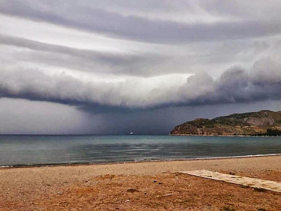 ΖΕΣΤΟΣ ΑΛΛΑ ΑΣΤΑΤΟΣ Ο ΚΑΙΡΟΣ ΤΟΥ ΤΡΙΗΜΕΡΟΥ: ΣΕ ΠΟΙΕΣ ΠΕΡΙΟΧΕΣ ΘΑ ...