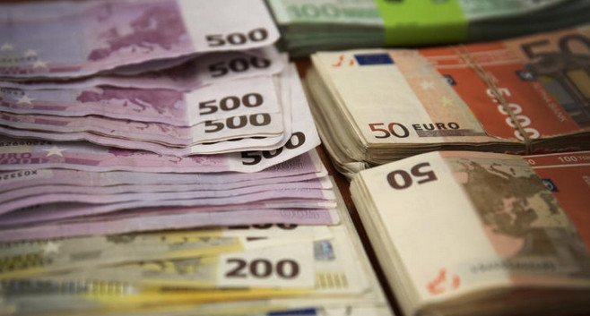 ΛΗΣΤΕΙΑ: «ΠΑΠΑΣ» ΜΕ ΚΑΛΑΣΝΙΚΟΦ ΑΡΠΑΞΕ 130.000 ΕΥΡΩ ΑΠΟ ΤΡΑΠΕΖΑ! | TASTV ...