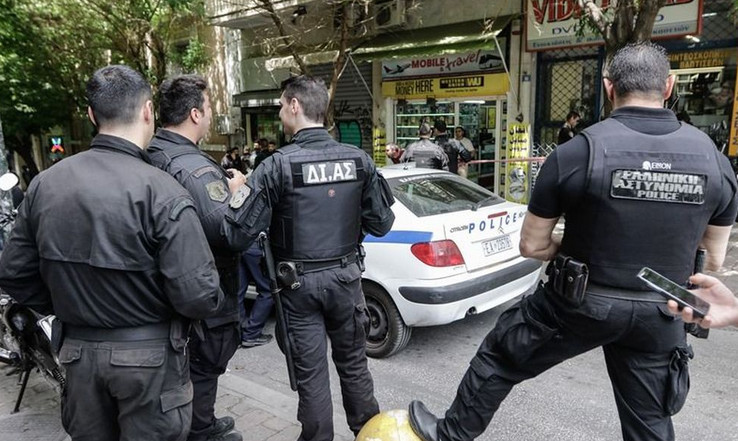 MΕ «ΤΕΧΝΗΤΟ ΜΠΟΤΙΛΙΑΡΙΣΜΑ» Η ΑΣΤΥΝΟΜΙΑ ΑΚΙΝΗΤΟΠΟΙΗΣΕ ΚΑΤΑΔΙΩΚΟΜΕΝΟ ΒΑΝ ...