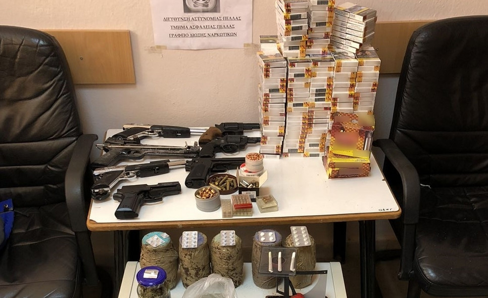 ΣΤΑ ΓΙΑΝΝΙΤΣΑ ΣΥΝΕΛΗΦΘΗ 53ΧΡΟΝΟΣ ΜΕ ΝΑΡΚΩΤΙΚΑ, ΟΠΛΑ ΚΡΟΤΟΥ – ΑΕΡΙΟΥ ...