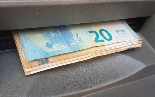 ΦΙΑΣΚΟ ΜΕ ΤΙΣ ΣΥΝΔΕΔΕΜΕΝΕΣ, ΕΣΤΕΙΛΑΝ ΤΟΥΣ ΑΓΡΟΤΕΣ ΣΤΑ ΑΤΜ ΚΑΙ ΤΟΥΣ ...