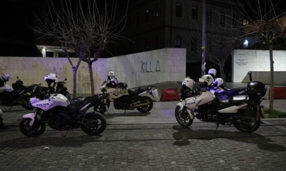 ΝΥΧΤΑ ΤΡΟΜΟΥ ΓΙΑ ΖΕΥΓΑΡΙ ΚΙΝΕΖΩΝ: ΚΟΥΚΟΥΛΟΦΟΡΟΙ ΤΟΥΣ ΕΔΕΣΑΝ ΚΑΙ ΤΟΥΣ ...