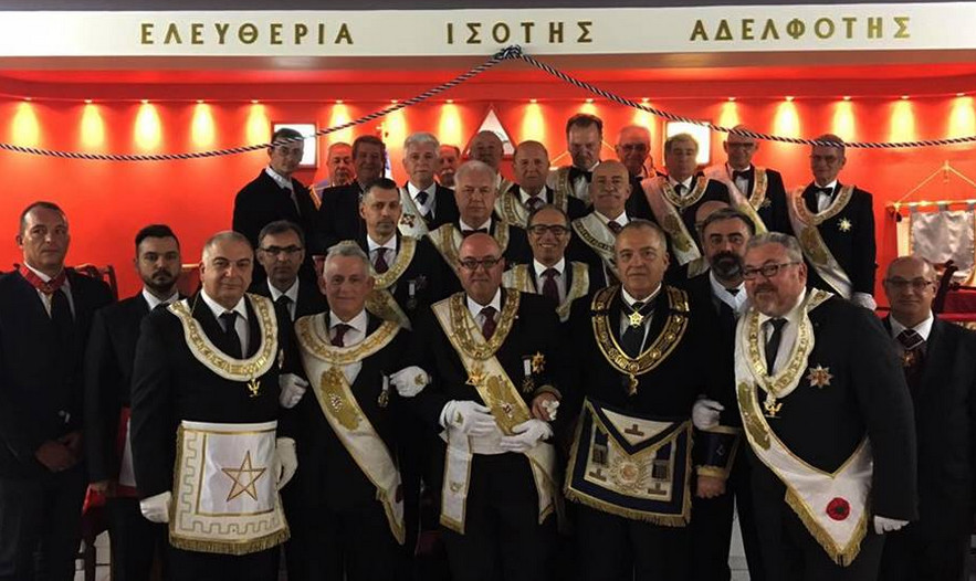 ΣΥΝΕΔΡΙΑΖΟΥΝ ΚΑΝΟΝΙΚΑ ΣΤΙΣ ΜΑΣΟΝΙΚΕΣ ΣΤΟΕΣ ΣΤΗ ΛΕΣΧΗ ΜΠΙΛΝΤΕΡΜΠΕΡΓΚ ΚΑΙ ...