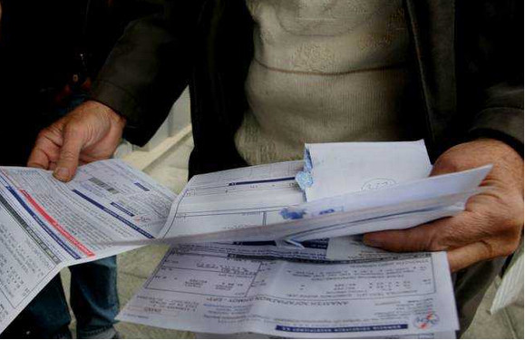 ΤΟ 61% ΤΩΝ ΕΛΛΗΝΩΝ ΔΕΝ ΜΠΟΡΕΙ ΝΑ ΠΛΗΡΩΣΕΙ ΤΟΥΣ ΛΟΓΑΡΙΑΣΜΟΥΣ – TO 24% ...