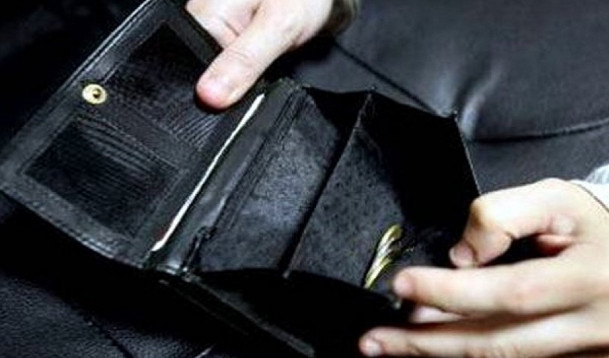 ΣΥΝΕΛΗΦΘΗ Ο ΚΛΕΦΤΗΣ ΑΠΟ ΑΣΤΥΝΟΜΙΚΟΥΣ ΤΗΣ ΕΔΕΣΣΑΣ: ΞΑΦΡΙΣΕ ΠΟΡΤΟΦΟΛΙ ΜΕ ...