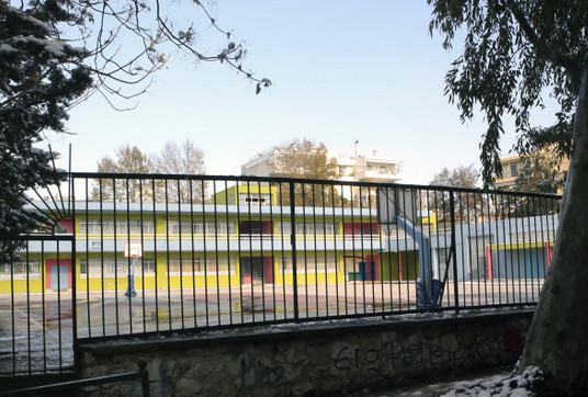 ΜΑΘΗΤΗΣ ΣΕ ΥΠΟ ΚΑΤΑΛΗΨΗ ΣΧΟΛΕΙΟ ΚΑΤΑΝΑΛΩΣΕ ΑΛΚΟΟΛ ΚΑΙ ΒΡΕΘΗΚΕ ΣΤΟ ...
