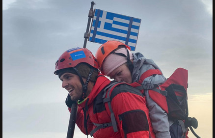 ΟΛΥΜΠΟΣ: ΠΑΤΗΣΕ ΚΟΡΥΦΗ ΚΟΥΒΑΛΩΝΤΑΣ ΝΕΑΡΗ ΜΕ ΚΙΝΗΤΙΚΑ ΠΡΟΒΛΗΜΑΤΑ (ΦΩΤΟ ...