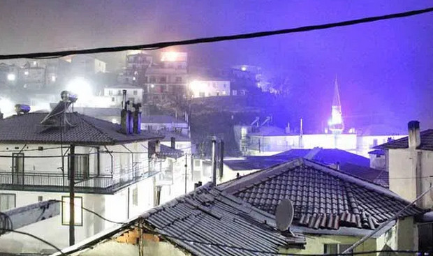 ΠΟΥ ΠΕΦΤΟΥΝ ΑΥΤΗ ΤΗΝ ΣΤΙΓΜΗ ΤΑ ΠΡΩΤΑ ΧΙΟΝΙΑ ; | TASTV.gr | Τα νέα της ...