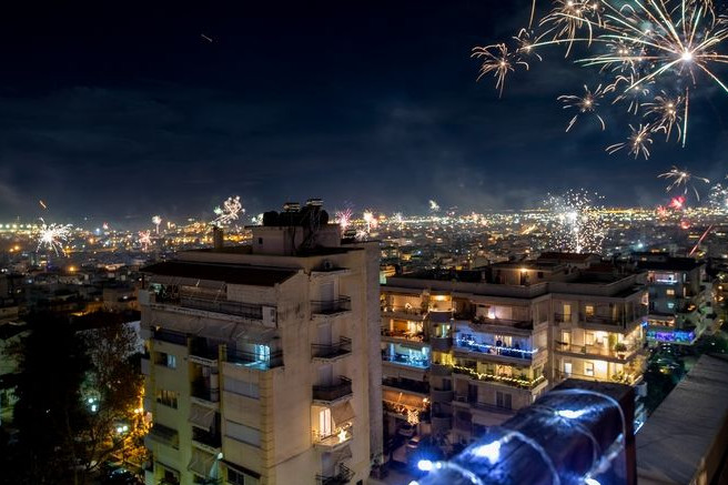 ΠΩΣ ΥΠΟΔΕΧΤΗΚΕ Η ΕΛΛΑΔΑ ΤΟ 2021- ΠΥΡΟΤΕΧΝΗΜΑΤΑ ΕΚΑΝΑΝ ΤΗ ΝΥΧΤΑ ΜΕΡΑ ...