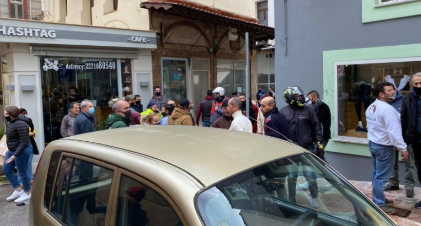 ΩΡΑ ΜΗΔΕΝ ΣΤΗΝ ΧΙΟ ΒΙΝΤΕΟ ΜΕ ΣΥΜΠΛΟΚΕΣ ΛΑΘΡΟΜΕΤΑΝΑΣΤΩΝ ΣΤΟ ΚΕΝΤΡΟ ΤΗΣ ...