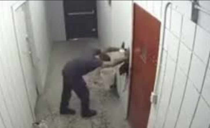 ΣΤΑ ΓΙΑΝΝΙΤΣΑ ΣΥΝΕΛΗΦΘΗ ΚΛΕΦΤΗΣ ΠΟΥ ΕΙΧΕ ΡΗΜΑΞΕΙ ΑΠΟΘΗΚΗ | TASTV.gr ...