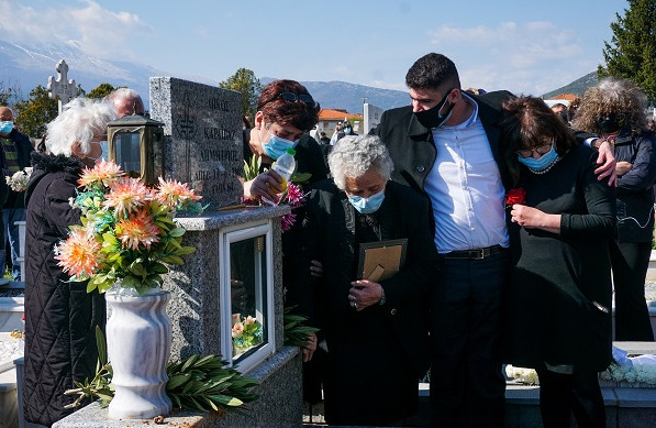 ΓΙΩΡΓΟΣ ΚΑΡΑΪΒΑΖ: Η ΣΥΖΥΓΟΣ, Η ΑΔΕΡΦΗ, Η ΜΗΤΕΡΑ & Ο ΓΙΟΣ ΤΟΥ ΤΟΝ ...