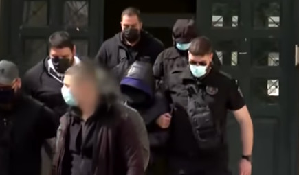 ΣΚΗΝΟΘΕΤΗΜΕΝΗ ΕΠΙΘΕΣΗ ΣΤΟΝ ΦΟΥΡΘΙΩΤΗ- ΤΑ ΣΤΙΓΜΑΤΑ ΤΩΝ ΚΙΝΗΤΩΝ TOΥΣ ...