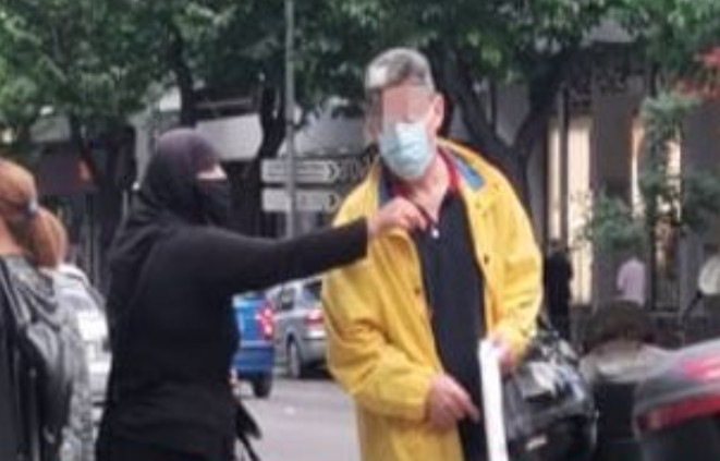 ΠΡΟΣΟΧΗ ΣΕ "ΜΑΙΜΟΥ" ΜΟΝΑΧΕΣ ΠΟΥ ΕΞΑΠΑΤΟΥΝ ΠΟΛΙΤΕΣ ΣΕ ΔΡΟΜΟΥΣ ΚΑΙ ...