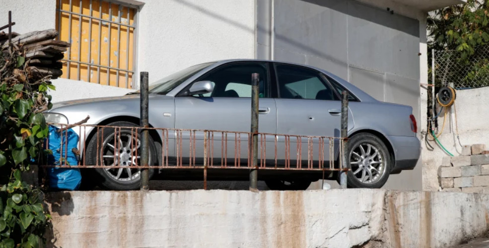 ΠΕΡΑΜΑ: ΦΩΤΙΑ ΤΟ ΠΟΡΙΣΜΑ - ΤΡΕΙΣ ΑΣΤΥΝΟΜΙΚΟΙ ΕΡΙΞΑΝ ΤΙΣ 32 ΑΠΟ ΤΙΣ 38 ...
