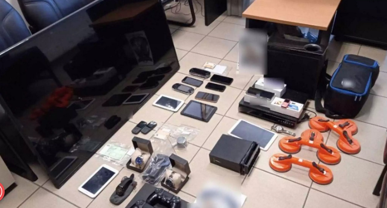 ΈΔΕΣΣΑ: ΔΙΑΡΡΗΚΤΗΣ ΜΠΟΥΚΑΡΕ ΣΕ 10 ΜΑΓΑΖΙΑ | TASTV.gr | Τα νέα της ...