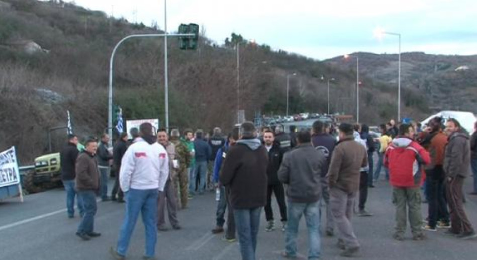 ΕΔΕΣΣΑ : ΣΥΓΚΕΝΤΡΩΣΗ ΔΙΑΜΑΡΤΥΡΙΑΣ ΑΓΡΟΤΩΝ ΣΤΗΝ Δ/ΣΗ ΜΕΣΗΜΕΡΙΟΥ | TASTV ...
