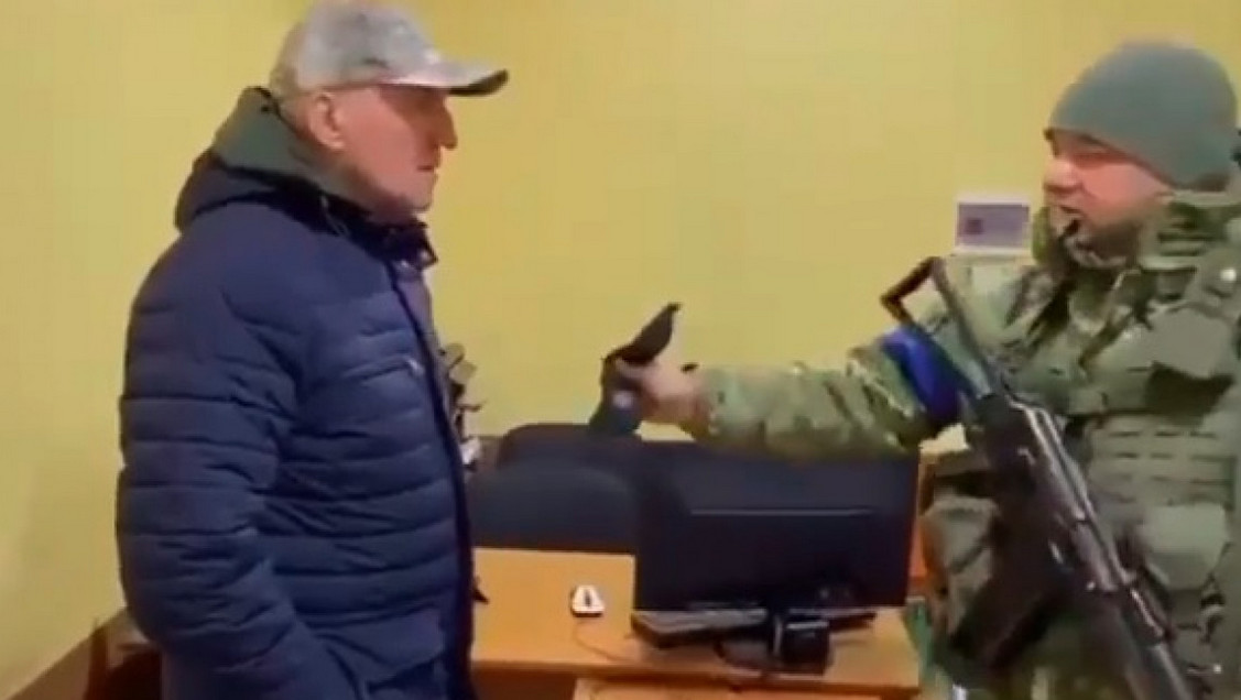 ΕΠΕΙΣΟΔΙΟ ΜΕ ΤΟ ΛΕΥΚΟΡΩΣΟ ΠΡΕΣΒΗ ΣΤΗΝ ΟΥΚΡΑΝΙΑ: ΟΥΚΡΑΝΟΣ ΣΤΡΑΤΙΩΤΙΚΟΣ ...