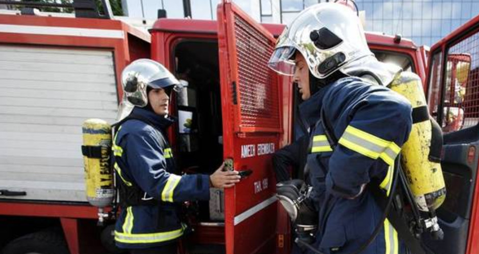 ΤΗ ΣΚΟΤΩΣΕ Ο ΓΙΟΣ ΤΗΣ ΚΙ ΕΠΕΙΤΑ ΕΒΑΛΕ ΦΩΤΙΑ ΓΙΑ ΝΑ ΚΑΨΕΙ ΤΑ ΣΤΟΙΧΕΙΑ ...