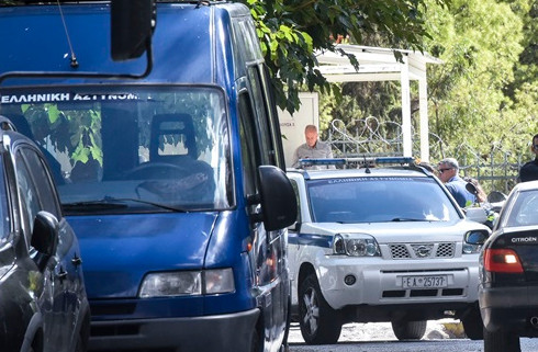 ΣΥΝΕΛΗΦΘΗΣΑΝ ΚΑΙ ΔΙΚΑΣΤΗΚΑΝ ΟΙ ΛΗΣΤΕΣ ΠΟΥ ΕΚΛΕΨΑΝ 30.000 € | TASTV.gr ...