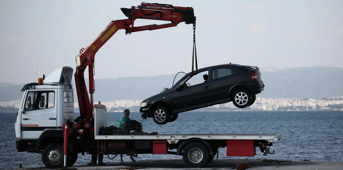 ΑΥΤΟΚΤΟΝΗΣΑΝ ΜΗΤΕΡΑ ΚΑΙ ΓΙΟΣ –ΕΙΧΑΝ ΔΕΘΕΙ ΜΕ ΧΕΙΡΟΠΕΔΕΣ ΜΕΣΑ ΣΤΟ ΙΧ ...
