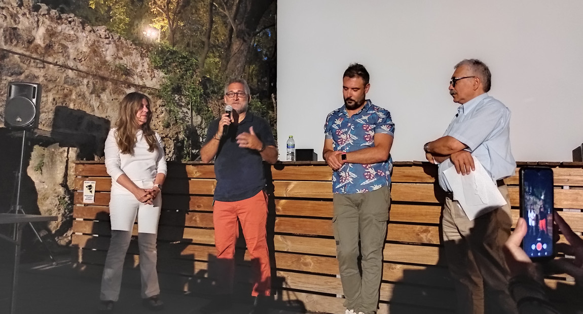 ΕΔΕΣΣΑ : ΓΕΜΑΤΟ ΤΟ ΘΕΡΙΝΟ ΣΙΝΕΜΑ ΣΤΗΝ ΠΡΟΒΟΛΗ ΤΗΣ ΤΑΙΝΙΑΣ “SWING AWAY ...