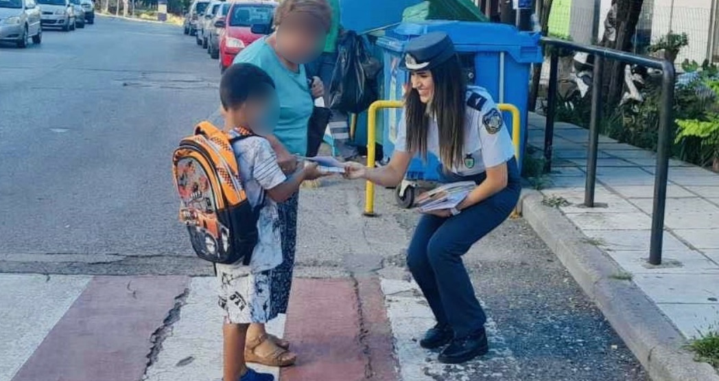 ΠΡΩΤΗ ΜΕΡΑ ΣΧΟΛΕΙΟ ΚΑΙ Η ΑΣΤΥΝΟΜΙΑ ΜΟΙΡΑΣΕ ΕΝΗΜΕΡΩΤΙΚΑ ΦΥΛΛΑΔΙΑ ΣΤΟΥΣ ...