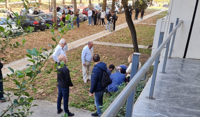 ΣΟΚ ΣΤΟ ΑΠΘ: ΦΟΙΤΗΤΗΣ ΕΠΕΣΕ ΣΤΟ ΚΕΝΟ ΑΠΟ ΤΟΝ ΤΡΙΤΟ ΟΡΟΦΟ ΤΗΣ ΝΟΜΙΚΗΣ ...