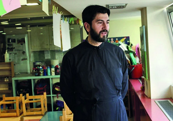 Η ΣΥΝΤΑΡΑΚΤΙΚΗ ΜΑΡΤΥΡΙΑ ΤΟΥ ΕΦΗΒΟΥ ΓΙΑ ΑΣΕΛΓΕΙΑ ΑΠΟ ΤΟΝ ΠΑΤΕΡΑ ΑΝΤΩΝΙΟ ...