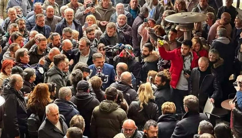 ΠΛΗΘΟΣ ΚΟΣΜΟΥ ΣΤΗΝ ΕΠΙΣΚΕΨΗ ΤΣΙΠΡΑ ΣΤΗΝ ΚΑΣΤΟΡΙΑ ΑΛΛΑ Η ΕΡΤ ΜΕΤΕΔΩΣΕ ...