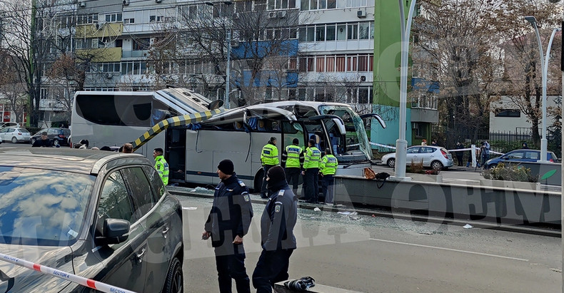 ΝΕΚΡΟΣ ΕΝΑΣ ΕΛΛΗΝΑΣ ΚΑΙ 22 ΤΡΑΥΜΑΤΙΕΣ ΣΕ ΤΡΟΧΑΙΟ ΜΕ ΕΛΛΗΝΙΚΟ ΤΟΥΡΙΣΤΙΚΟ ...