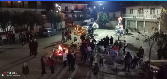 ΑΝΑΒΙΩΣΑΝ ΤΟ ΕΘΙΜΟ ΤΗΣ ΣΟΥΡΒΑ ΜΠΑΜΠΟΥ ΣΤΟ ΘΕΟΔΩΡΑΚΙ ΠΕΛΛΑΣ (VIDΕΟ ...