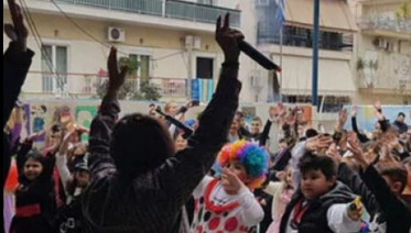 ΚΑΤΑΓΓΕΛΙΑ ΣΤΟΝ ΕΙΣΑΓΓΕΛΕΑ ΓΙΑ ΣΧΟΛΙΚΟ ΠΑΡΤΥ ΜΕ ΚΑΡΑΟΚΕ ΚΑΙ ΣΤΙΧΟΥΣ ...