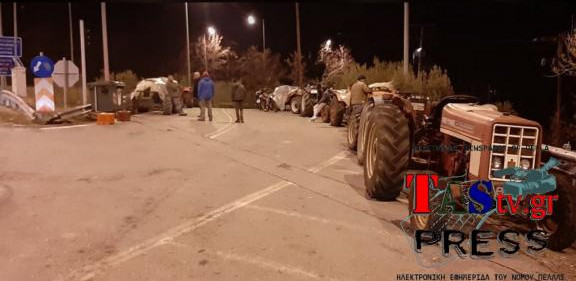 ΞΑΝΑ ΜΕ ΤΑ ΤΡΑΚΤΕΡ ΣΤΟΥΣ ΔΡΟΜΟΥΣ ΟΙ ΠΑΡΑΓΩΓΟΙ ΚΕΡΑΣΙΩΝ ΖΗΤΩΝΤΑΣ ...